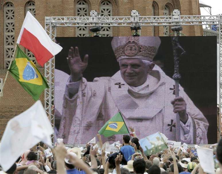 Dilma reconhece apreço de Bento 16 pelo Brasil em mensagem ao papa