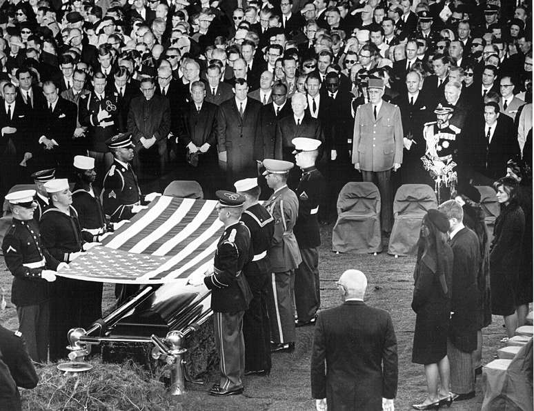 'Três balas foram disparadas': assim o mundo soube da morte de JFK