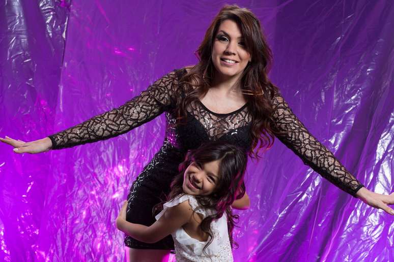 Veja o ensaio fotográfico de Simony para DVD comemorativo
