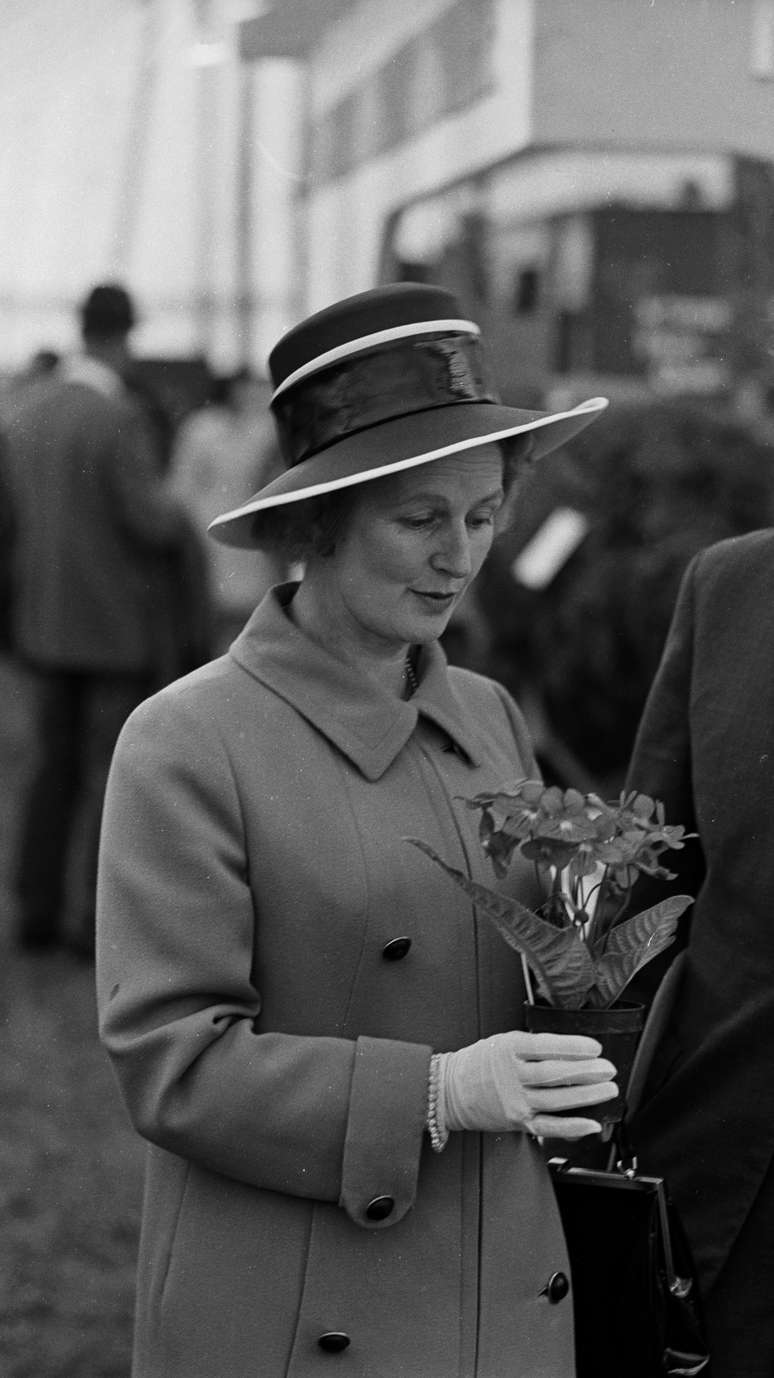 De chapéu a conjuntos: veja estilo de Margaret Thatcher