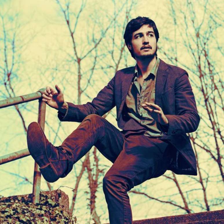 Sucesso em trilhas da Globo, Tiago Iorc fala do desafio de cantar em ...