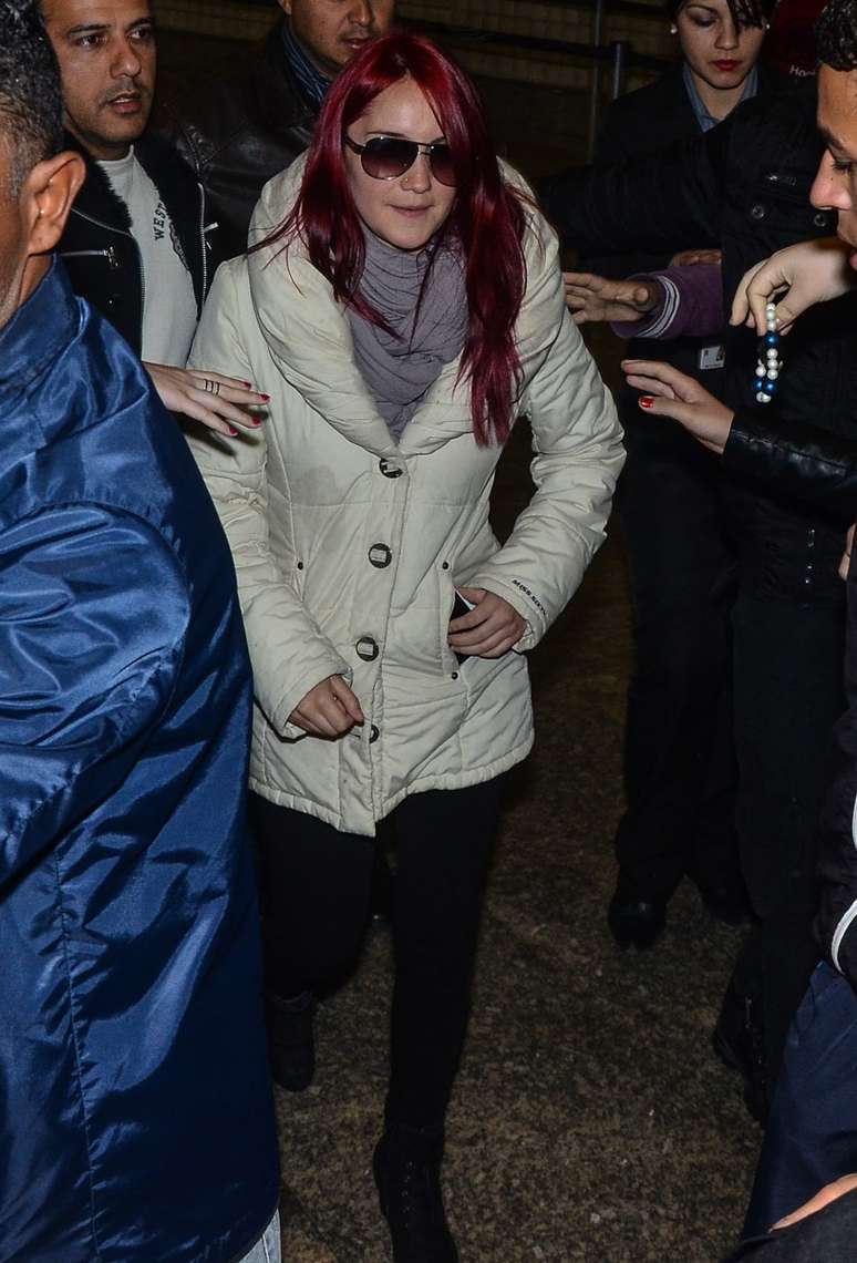 Dulce María embarca em aeroporto de São Paulo; veja fotos