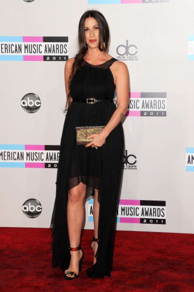 Parto em casa é "experiência transcendental", diz Alanis Morissette