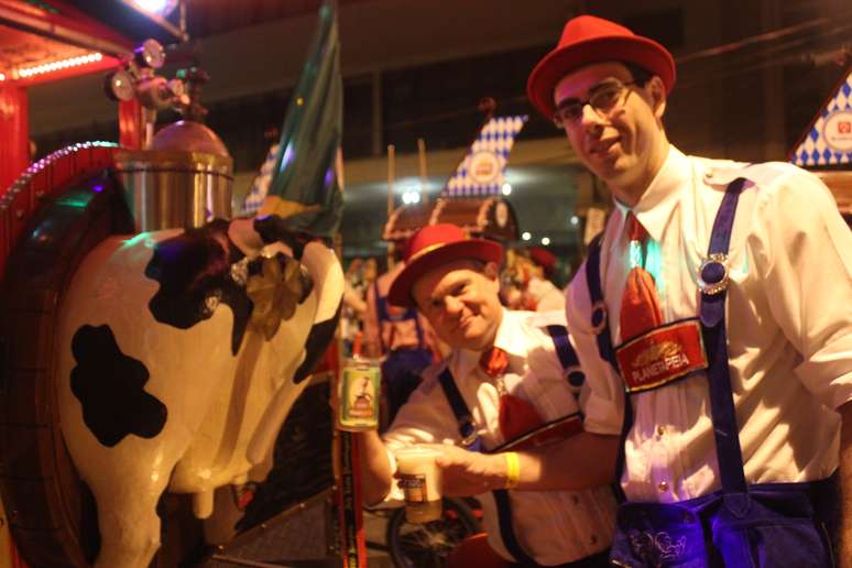 'Oktoberfesteiro' tem 35 opções de chope durante festa em Blumenau