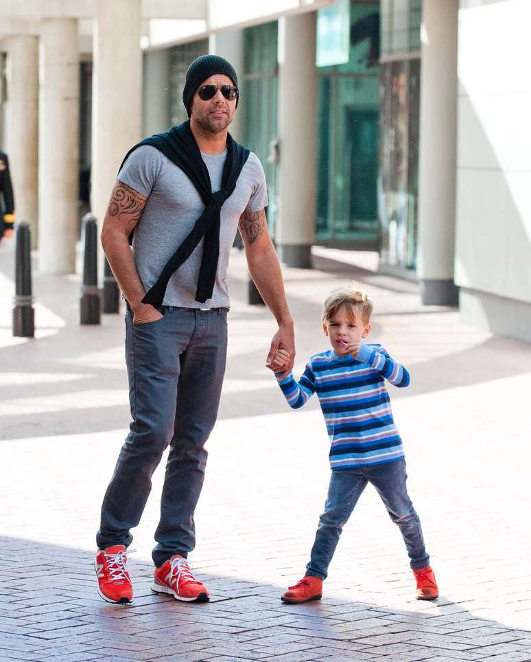 Ricky Martin é fotografado com os filhos na Austrália