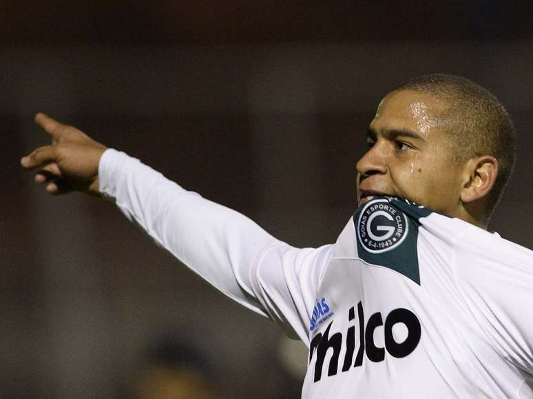 Walter usa desejo pessoal para marcar história no Goiás