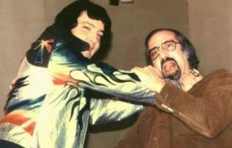 No Brasil, diretor musical ressalta carisma de Elvis: "ele era rock'n'roll"