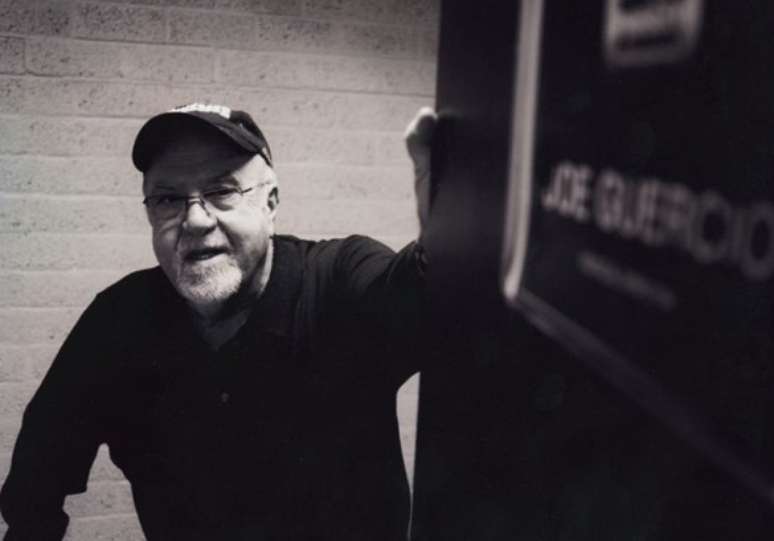 No Brasil, diretor musical ressalta carisma de Elvis: "ele era rock'n'roll"