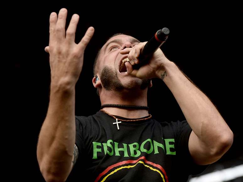 Com "novo" vocalista, Killswitch Engage canta com fãs em SP