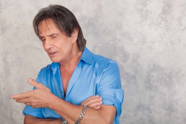 Jornal: após promessa, biografia de R. Carlos não falará sobre acidente