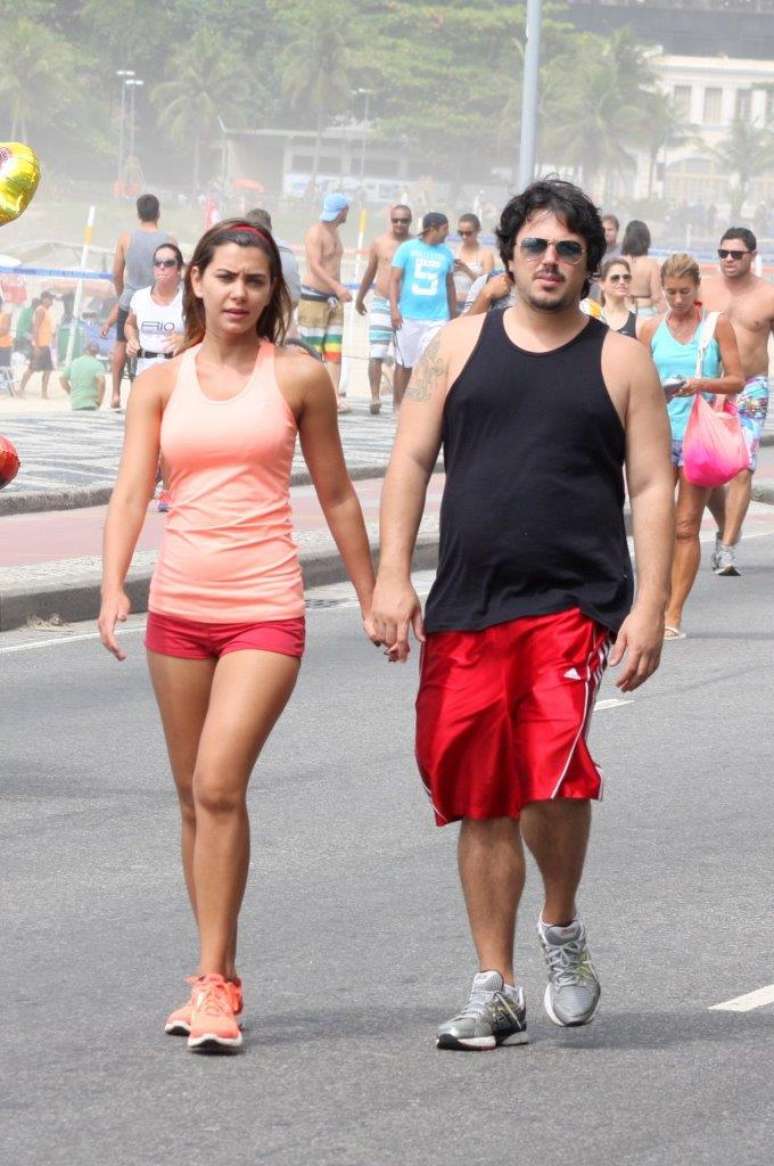 Filha de Datena passeia com o namorado no Rio; veja fotos