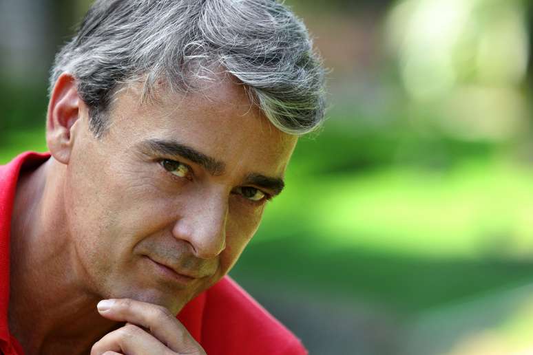 Alexandre Borges relembra 20 anos de carreira: "sou profissional"