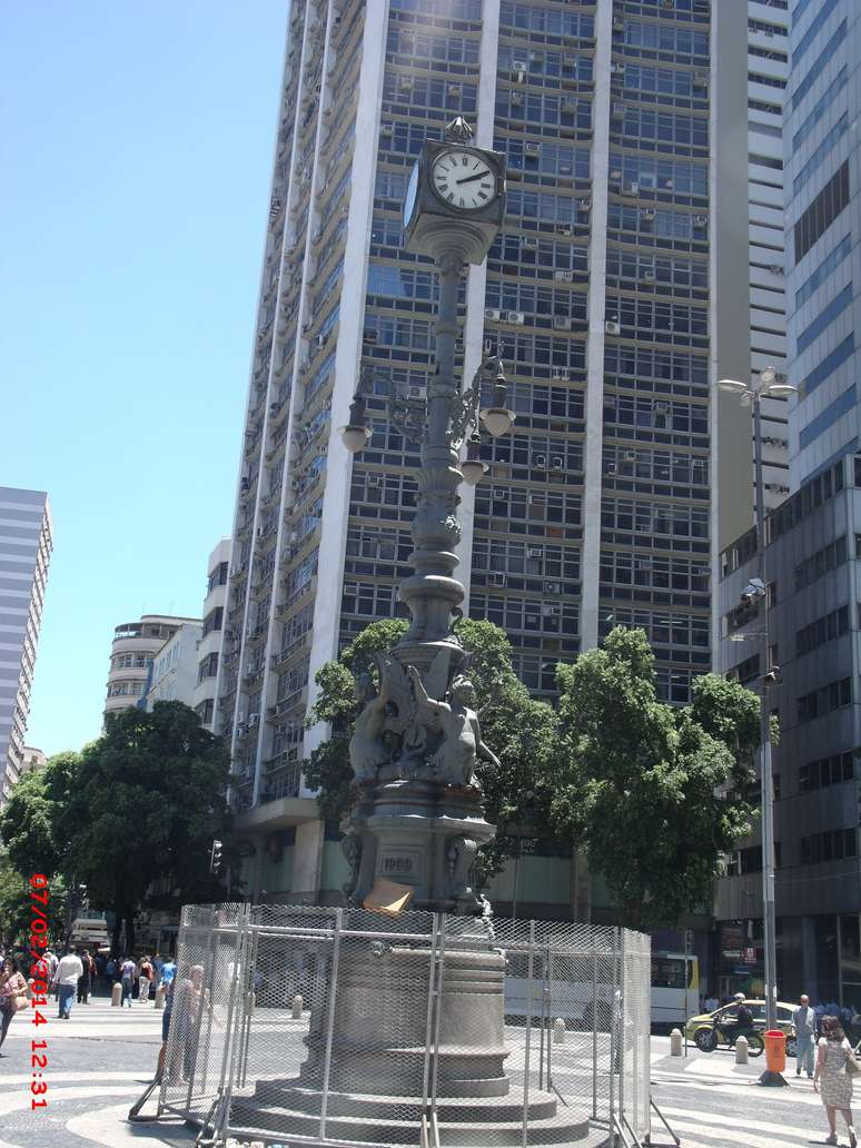 Abandonado, relógio histórico do Rio pode ganhar restauro