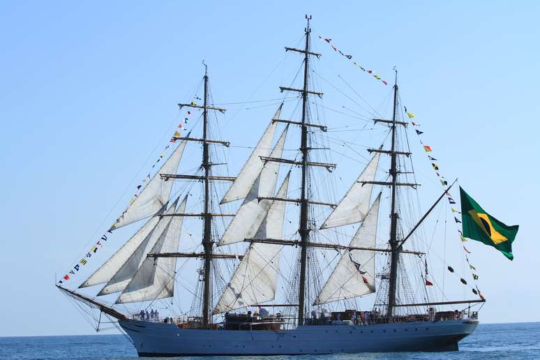 SC: veleiros das marinhas de 6 países desembarcam em Itajaí