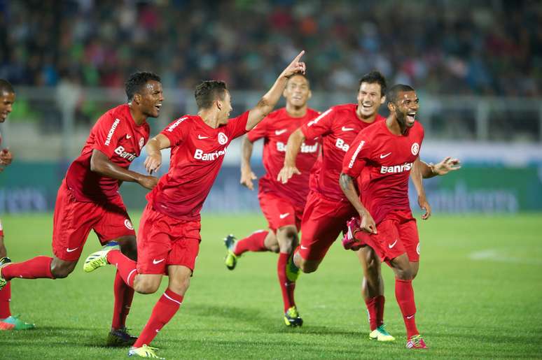 Inter vence jogo de inauguração do estádio com nome de ídolo