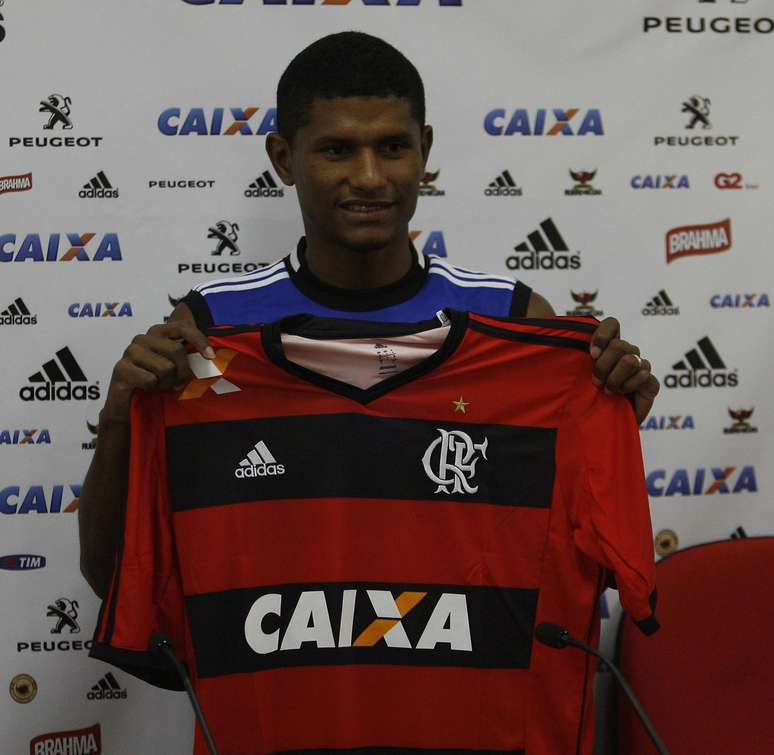 Márcio Araújo é relacionado e pode fazer estreia pelo Fla Márcio Araújo é relacionado e pode fazer estreia pelo Fla