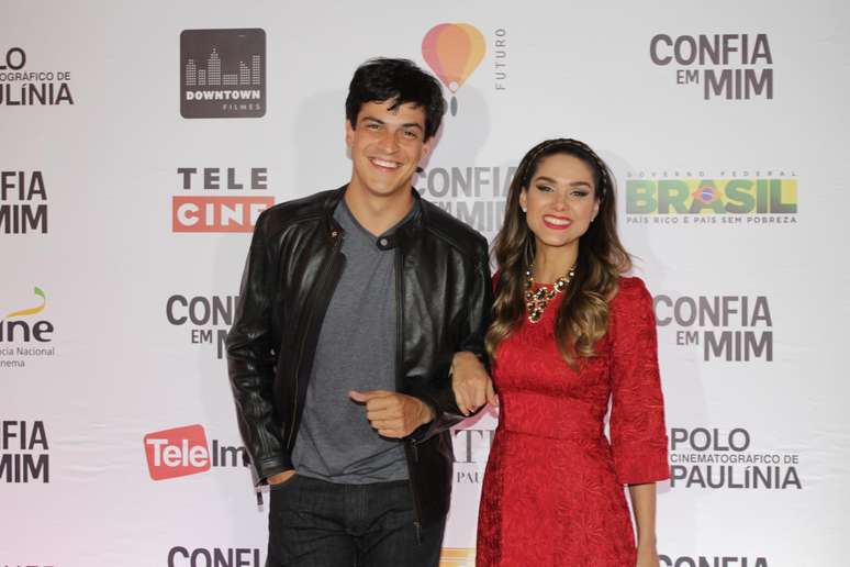 Mateus Solano e Fernanda Machado promovem filme em SP