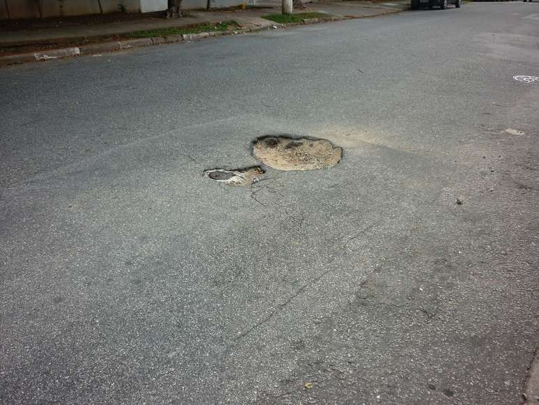 SP: após 6 meses, prefeitura repara buraco de rua em Osasco
