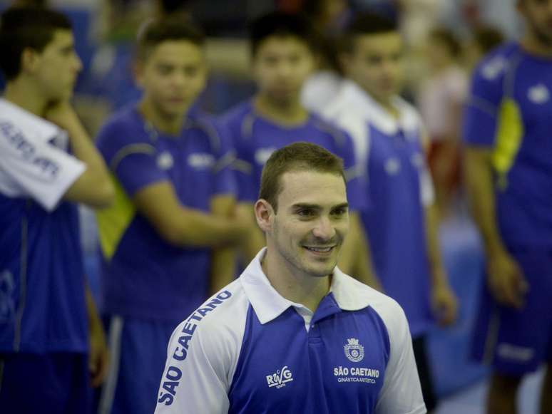 Ginasta Arthur Zanetti ganha novos equipamentos em São Caetano; veja