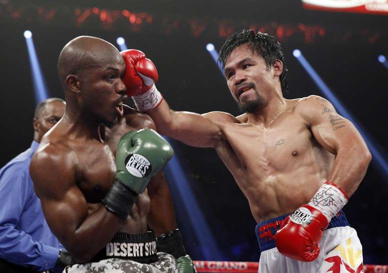 Pacquiao se vinga, vence Bradley e recupera cinturão da OMB