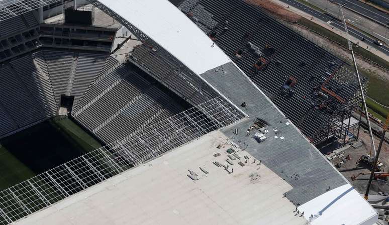 Arena Corinthians: lembre problemas do estádio mais polêmico da Copa
