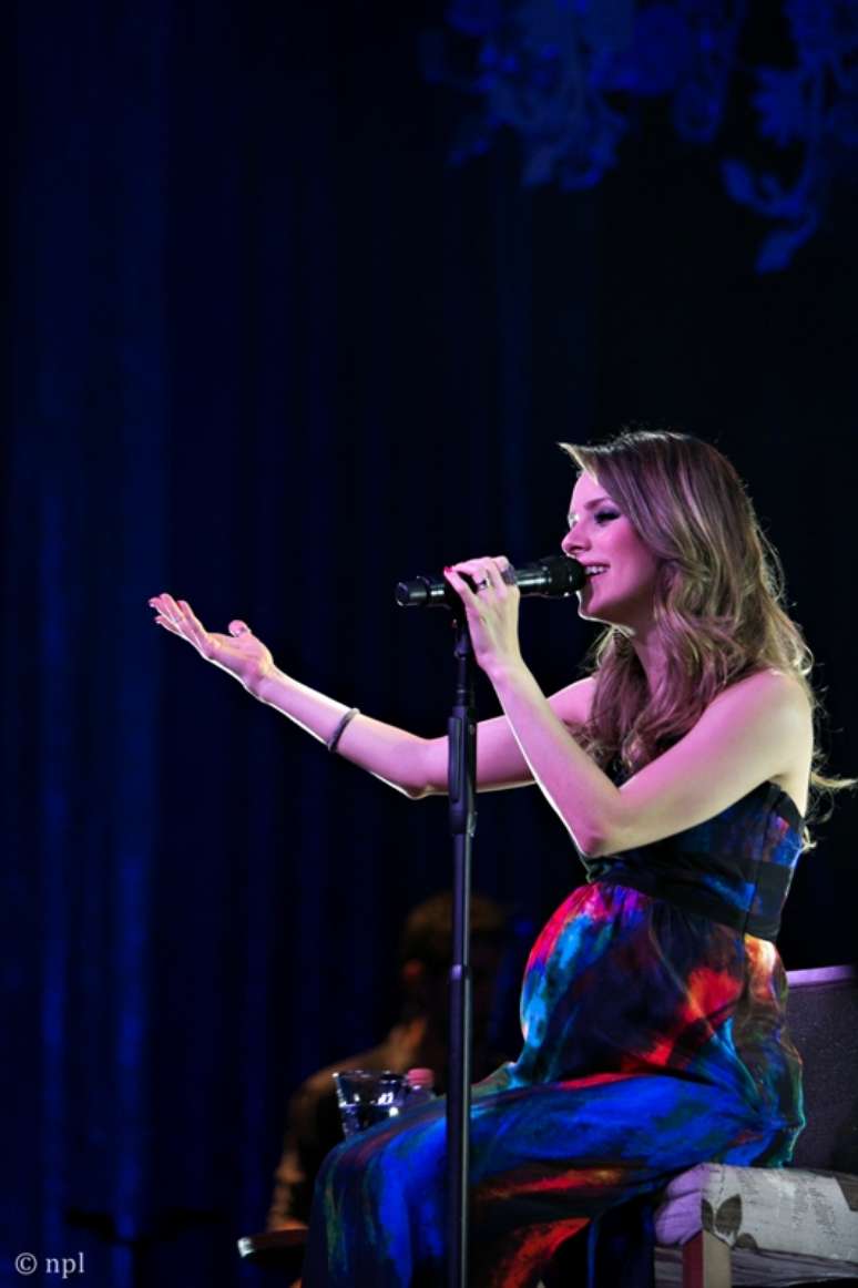 Grávida, Sandy encerra turnê em São Paulo