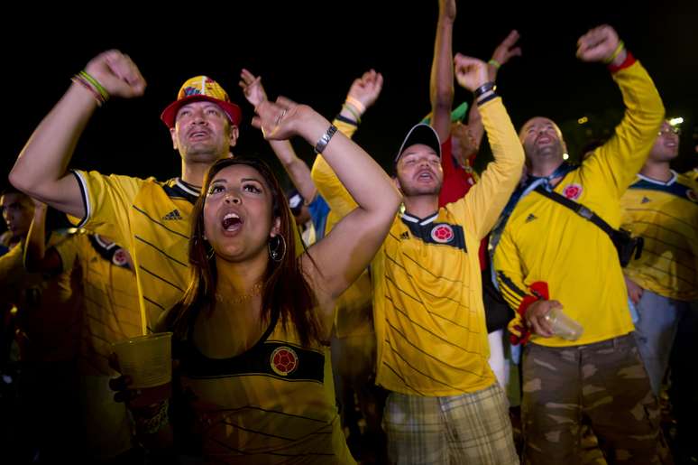 Colombianos comemoram classificação em Copacabana