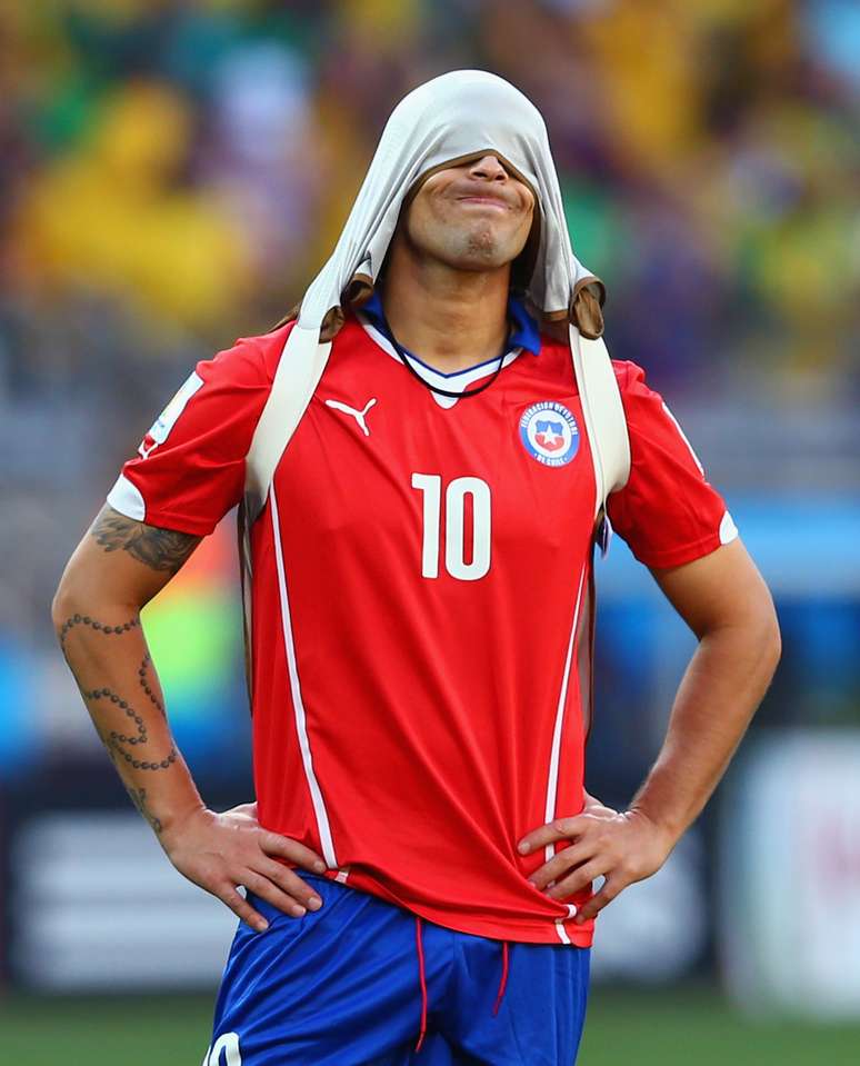 Capitão do Chile aprova possível retorno de Valdivia à seleção