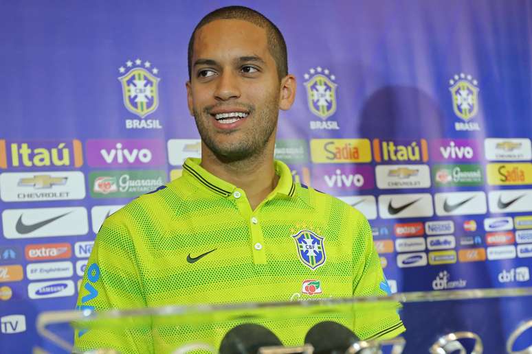 Rômulo chega na véspera, mas diz estar pronto para Seleção Brasileira