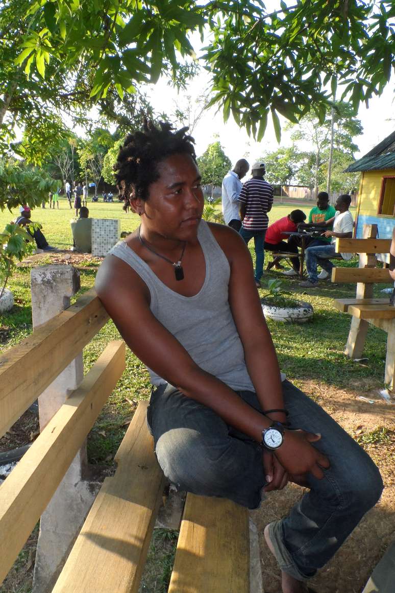 Haitiano abandona emprego em SC e reencontra namorada no AC