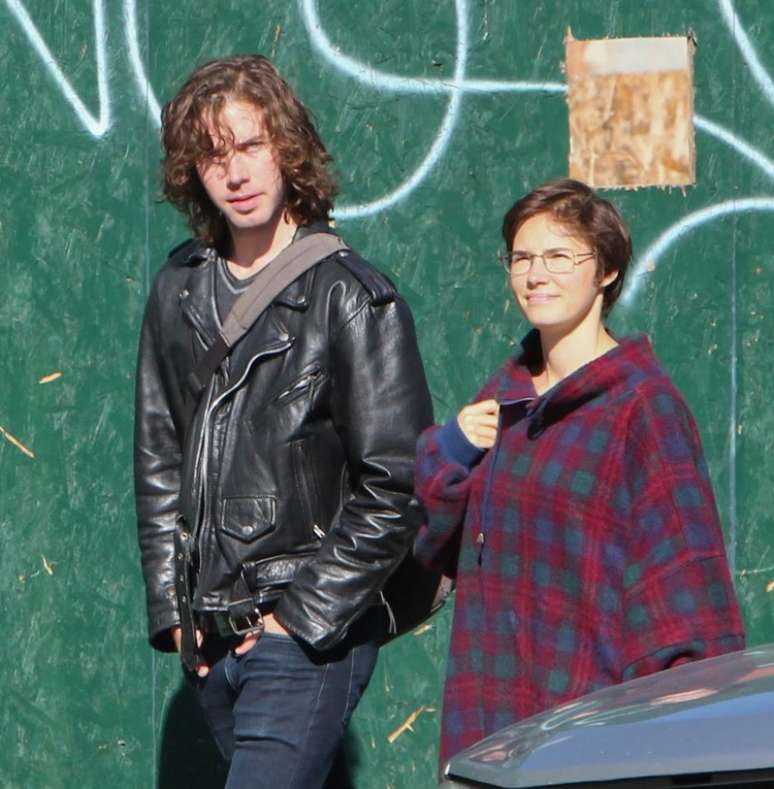 Condenada na Itália, Amanda Knox fica noiva de músico