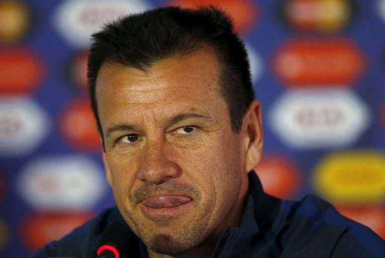 Dunga acredita que Colômbia não vai mudar estilo de jogo por causa de ...