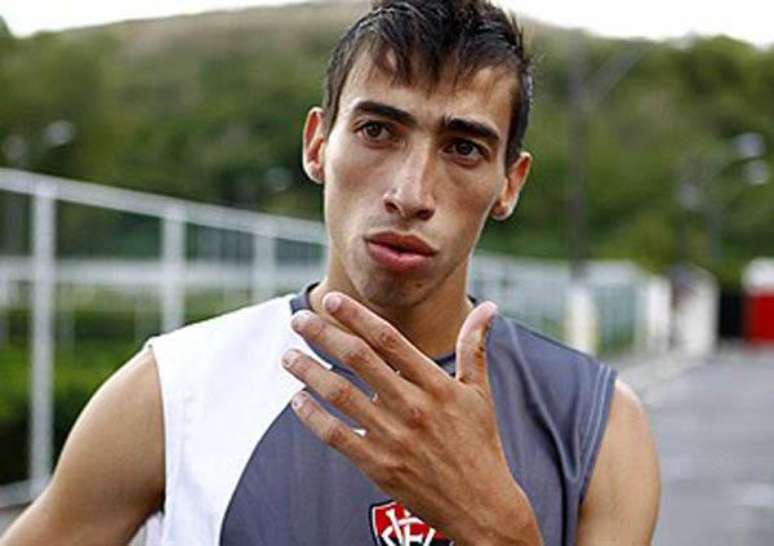 Rildo treina no Timão e espera acerto com a Ponte para assinar contrato