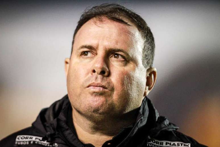 Marcelo Fernandes admite ouvir propostas após voltar a auxiliar do Santos