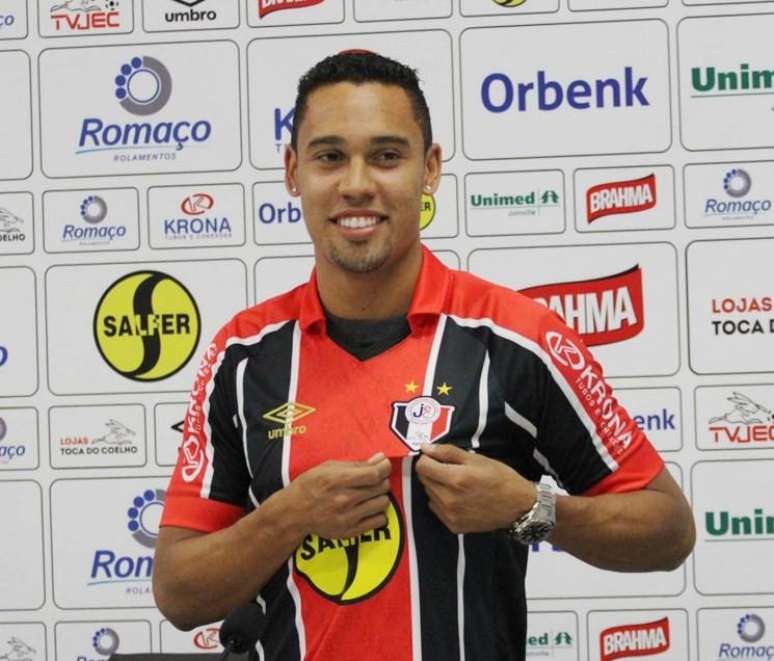 Joinville apresenta atacante Edigar Júnio para o Brasileirão