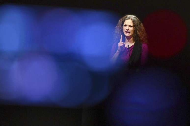 Refugiados se oferecem para serem devorados por tigres em protesto em ...