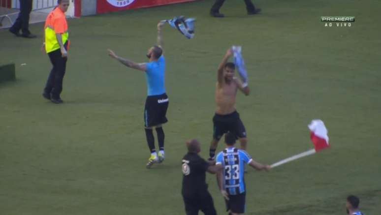 Edílson nega desrespeito ao Inter em comemoração: 'Provocação sadia'
