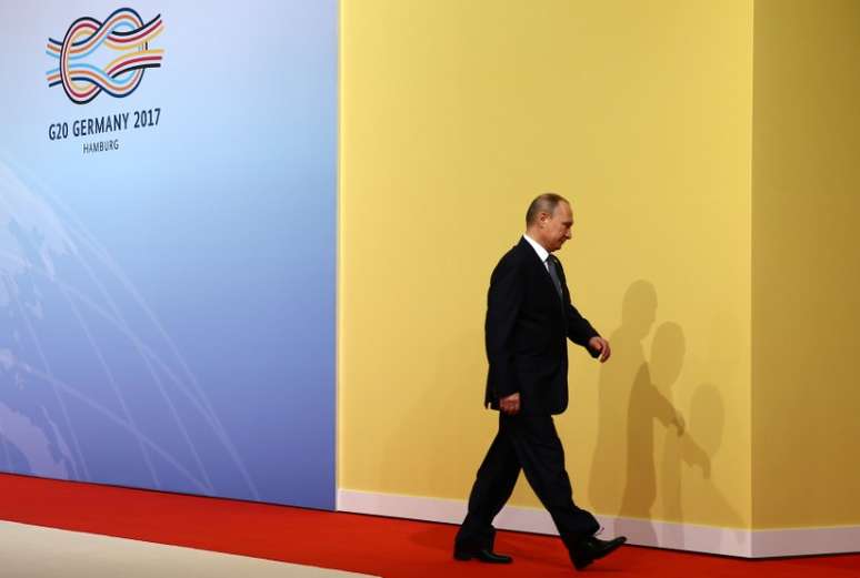 Trump e Putin apertam mãos em primeiro encontro durante cúpula do G20