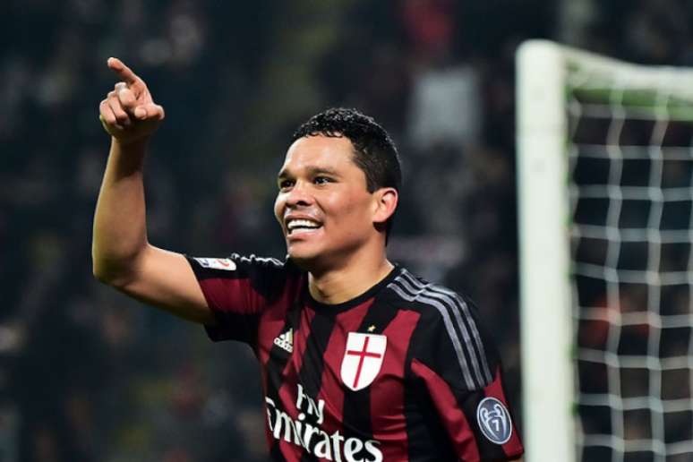 Bacca é emprestado pelo Milan e retorna ao futebol espanhol