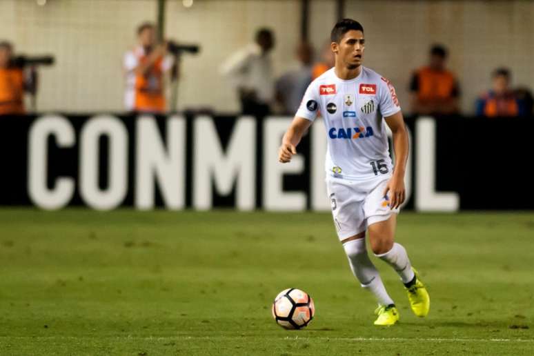 Titular na Libertadores, Guedes tem estreia dupla pelo Santos