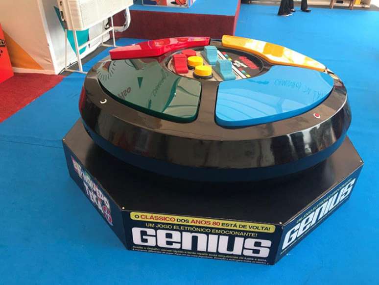 Lapa ganha versão gigante de brinquedos dos anos 1980