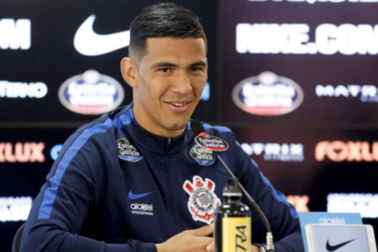 Corinthians faz reuniões, mas não avança por Balbuena