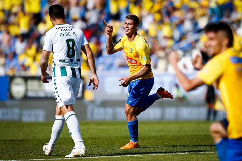 Matheus Savio faz gol da vitória e é eleito melhor em campo em Portugal