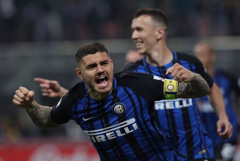 Com um a mais, Inter bate Lazio fora e vai à Champions; Roma vence