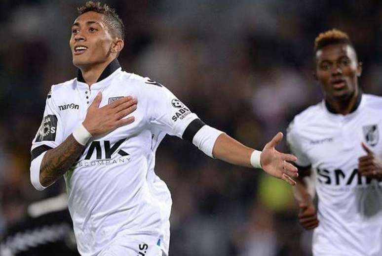 Sporting fecha com Raphinha, destaque do Vitória de Guimarães