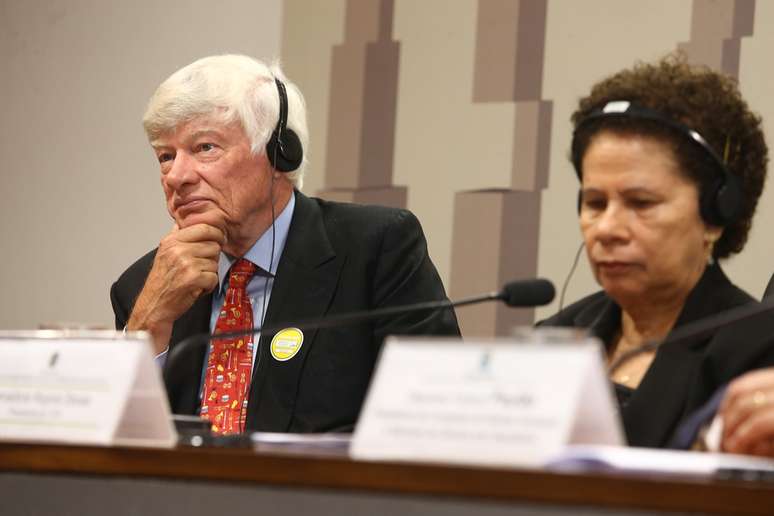 Defesa de Lula insiste em 'farsa' para tirá-lo da eleição