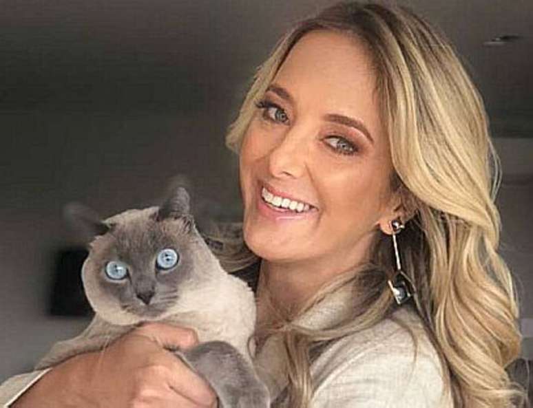Ticiane Pinheiro dá festinha para gata de estimação e revolta internautas