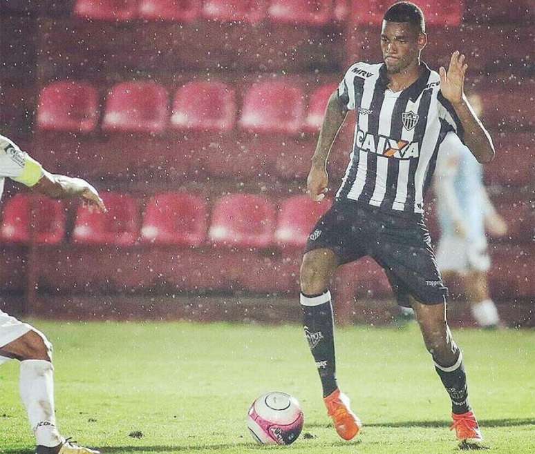 Marques fala duro sobre o motivo do empréstimo de zagueiro da base