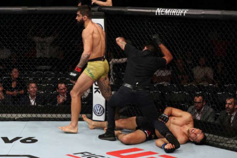 Após sexta vitória no UFC, Capoeira mira em ex-campeão: 'Vamos lutar'
