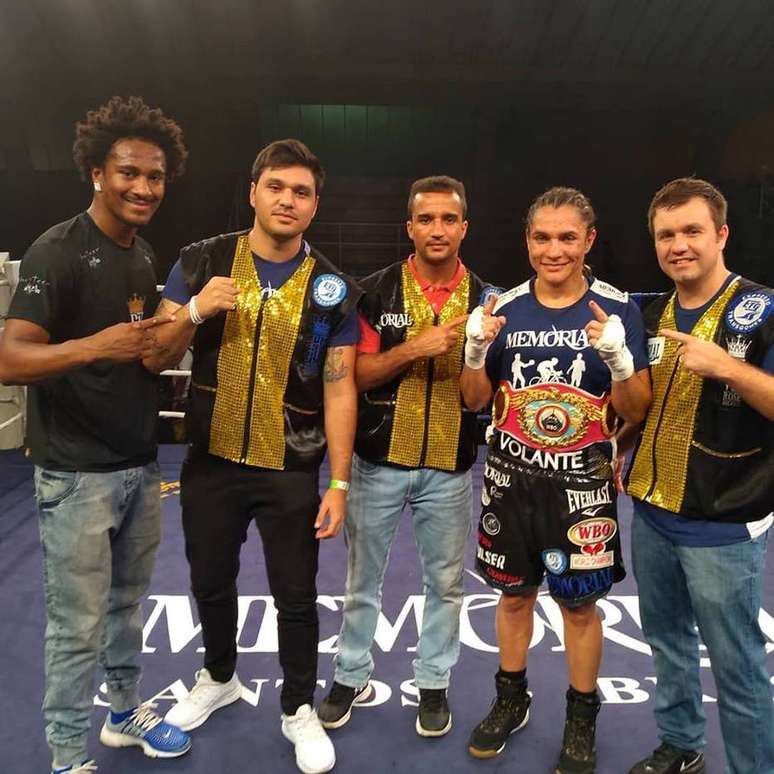 Com a presença de Eder Jofre, Rose Volante mantém título mundial dos ...